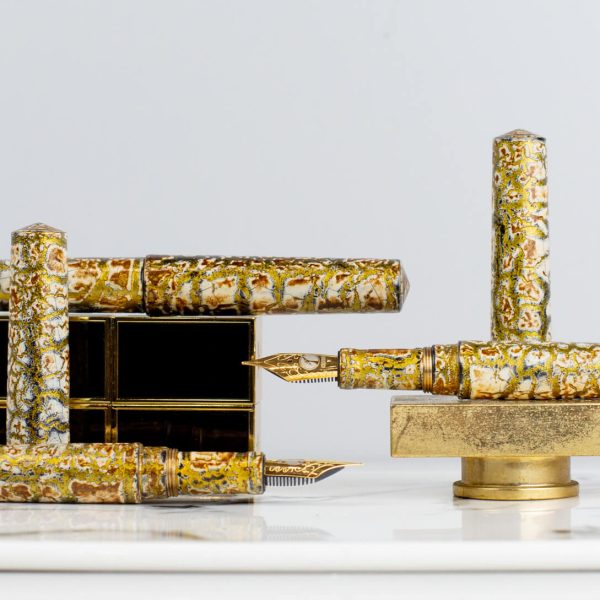 Cracked Enamel Lacquer Fountain Pen - Gold - CONCOPENS - Artisanal ...