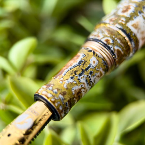 Cracked Enamel Lacquer Fountain Pen - Gold - CONCOPENS - Artisanal ...