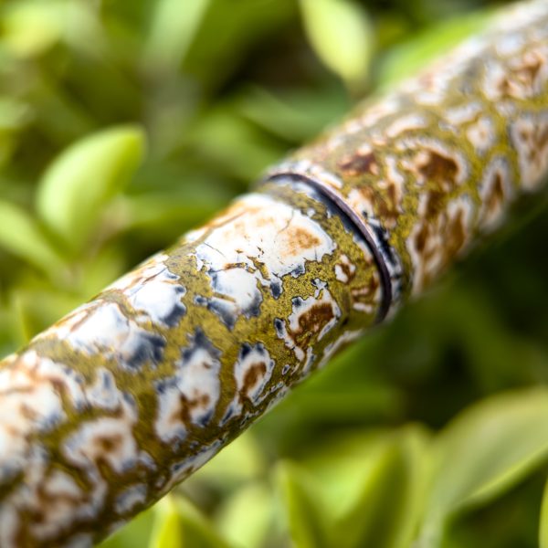 Cracked Enamel Lacquer Fountain Pen - Gold - CONCOPENS - Artisanal ...